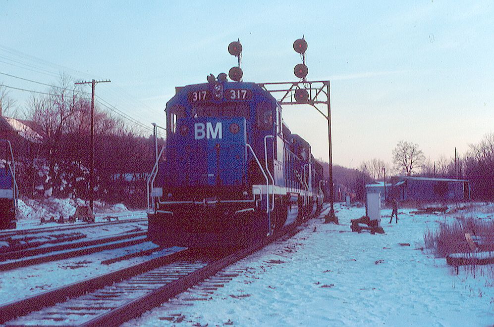 B&M GP-40-2 317